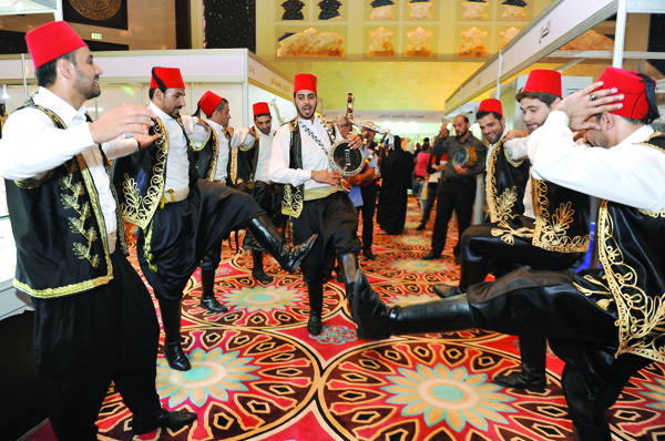 Folklore shows wow visitors | The Peninsula Qatar