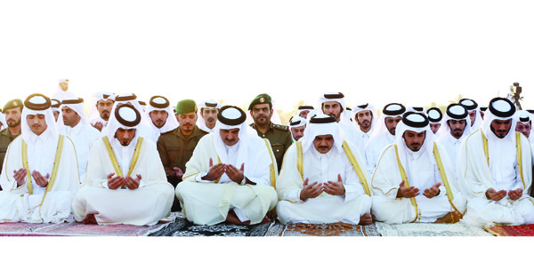 Emir performs Eid Al-Fitr prayer | The Peninsula Qatar