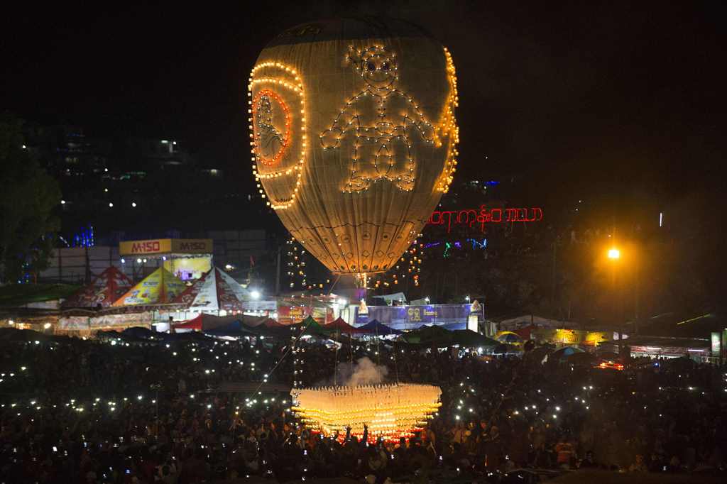 Crowds dice with death at Myanmar's explosive fire balloon festival ...