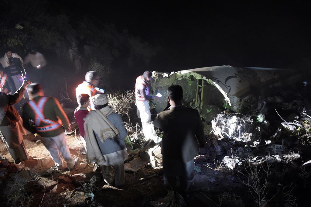 Dead from Pakistan air disaster to be identified by DNA | The Peninsula ...