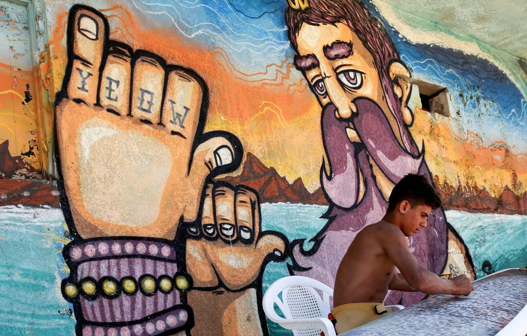 'Surf Syria': a refugee in Lebanon finds a dream at sea | The Peninsula ...