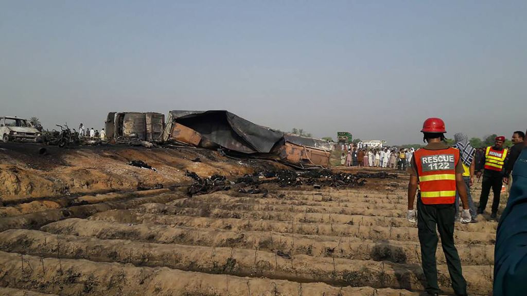 123 dead, more than 100 injured in Pakistan oil tanker fire: official ...