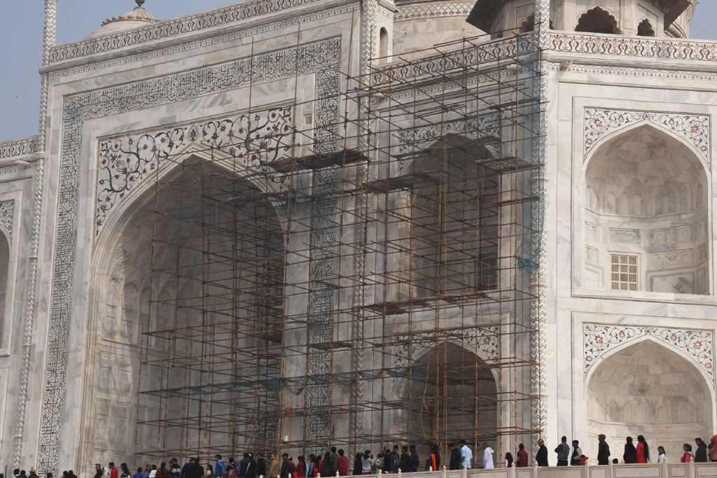 No end to eyesores at Taj Mahal as repair work drags on | The Peninsula ...