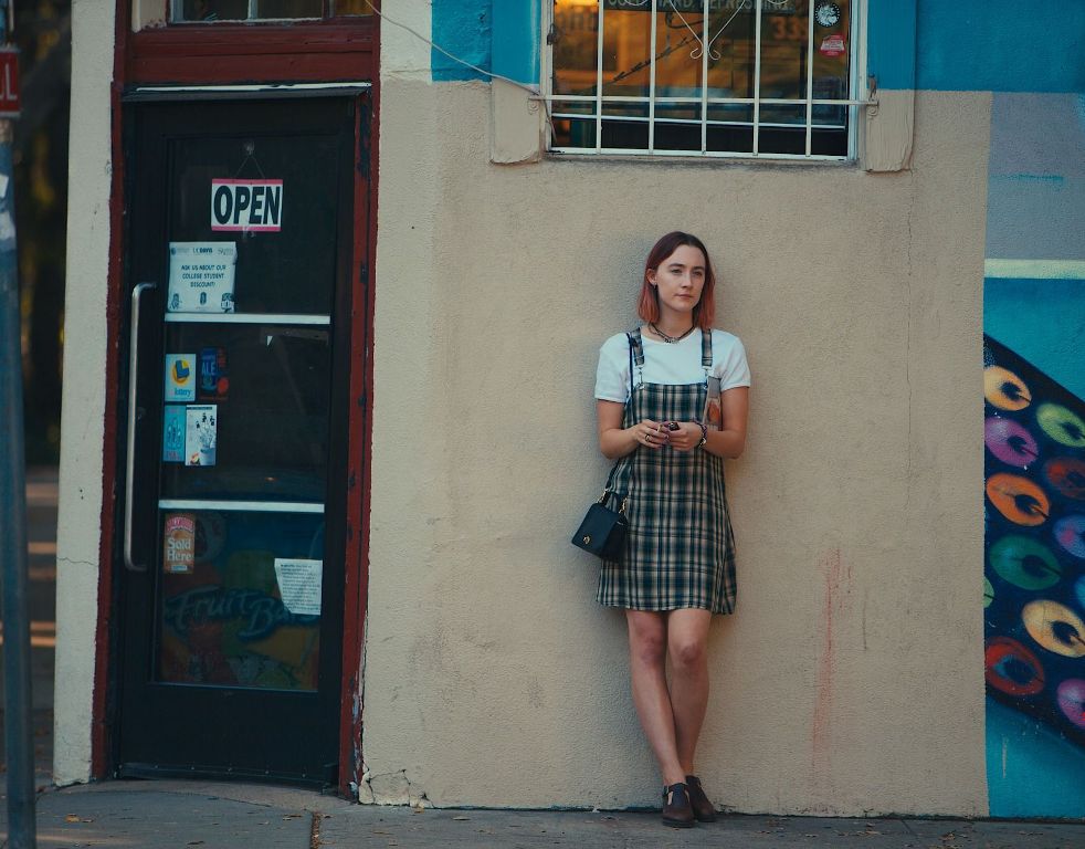 Review: 'Lady Bird': An intimate, astutely crafted character study ...