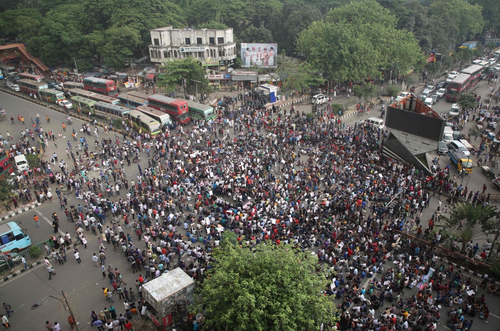 100 injured in major student protests in Bangladesh | The Peninsula Qatar
