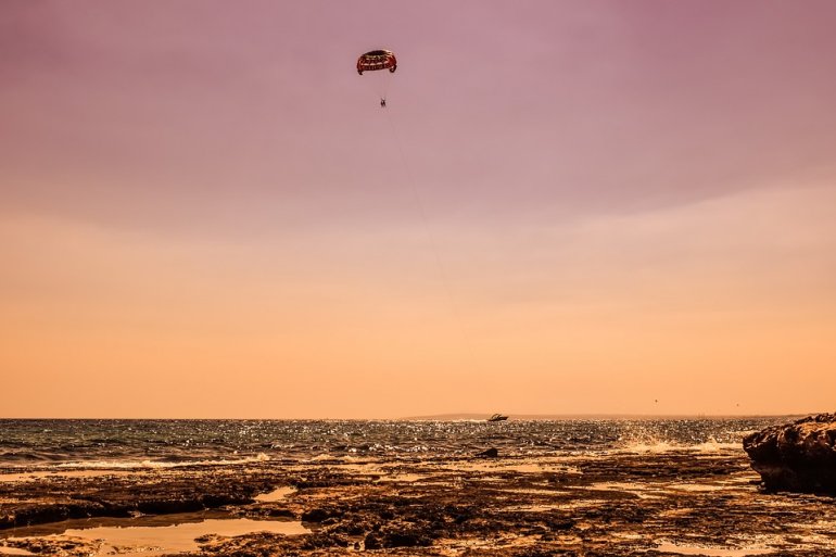 Ministry of Defense announces parachute jump trainings in Sealine | The ...