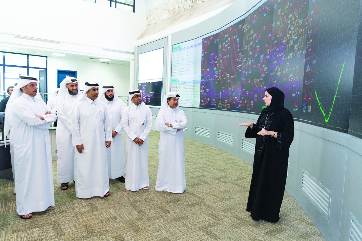 PM visits Kahramaa control centre | The Peninsula Qatar
