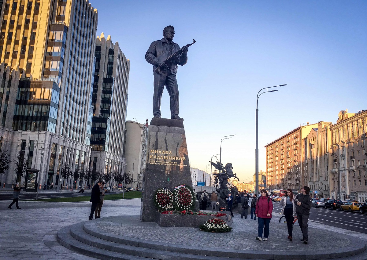 With exhibit and selfies, Russians mark 100th birthday of Kalashnikov ...