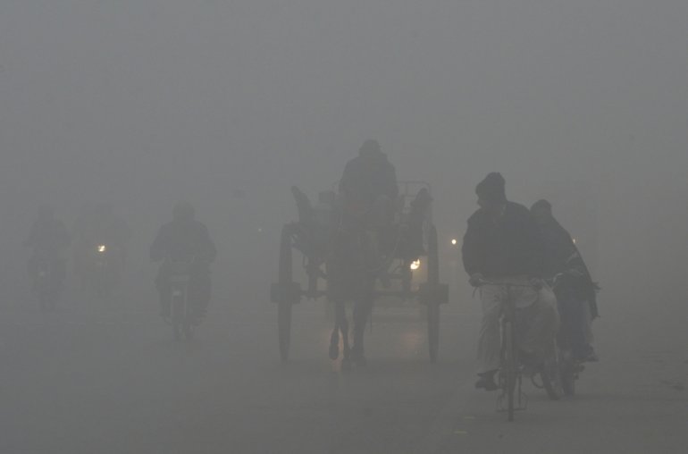 Poor air quality closes schools in eastern Pakistan | The Peninsula Qatar