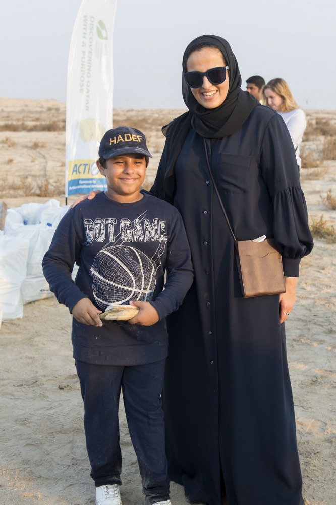 Sheikha Mayassa takes part in clean-up day at Freiha | The Peninsula Qatar