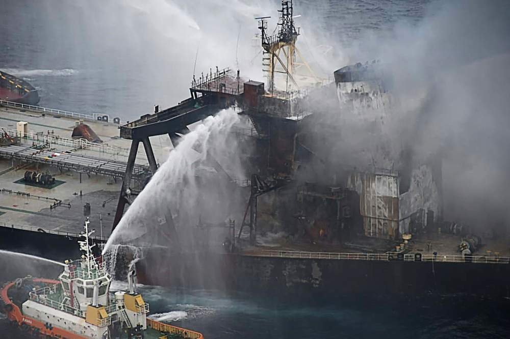 Sri Lanka navy plugs leak on fire-hit supertanker | The Peninsula Qatar