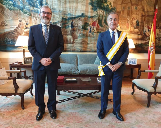 King of Spain grants Former Ambassador of Qatar high-level decoration ...