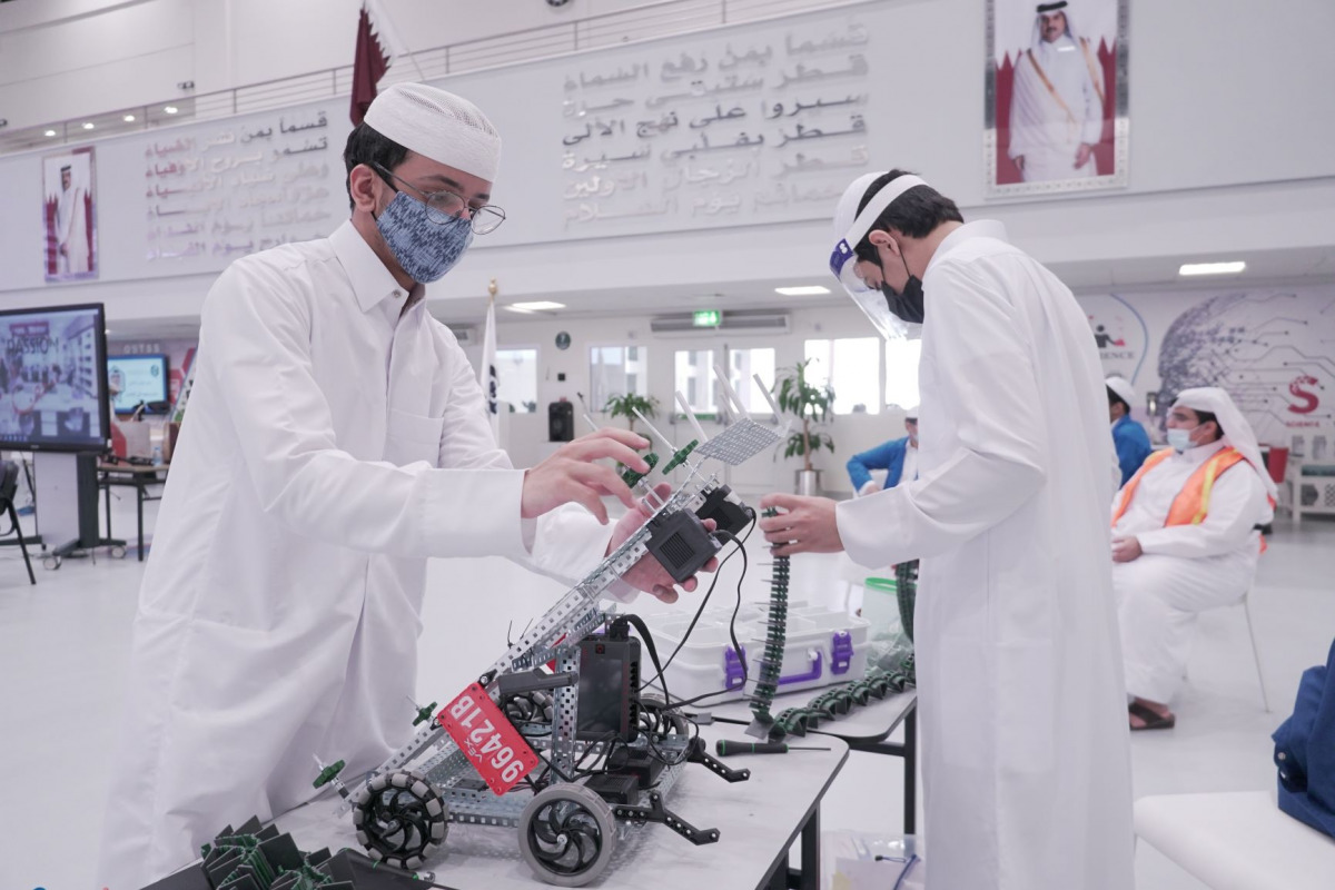QF partner universities teach advanced robotics to Qatar STEM school ...