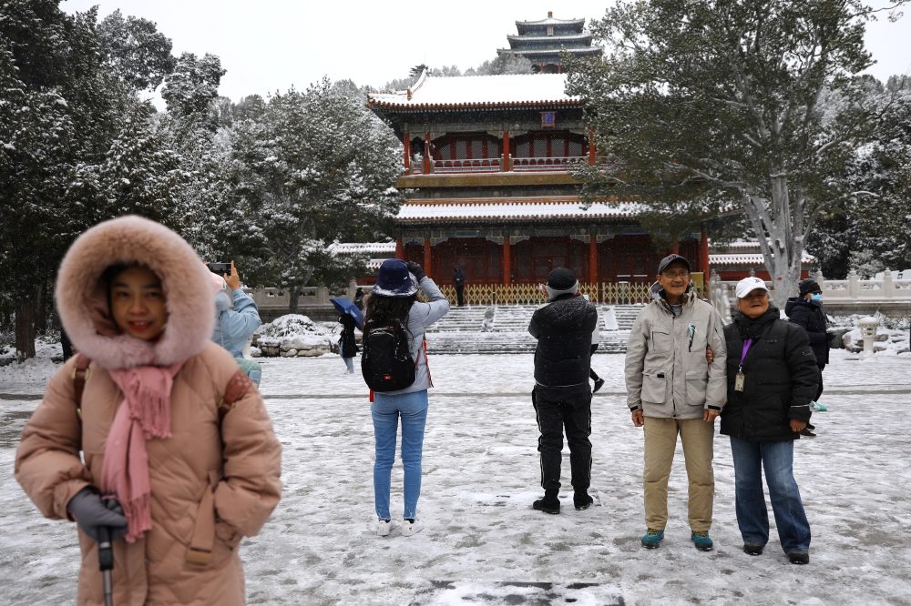 China issues winter's first snowstorm orange alert, cold snap sweeps ...