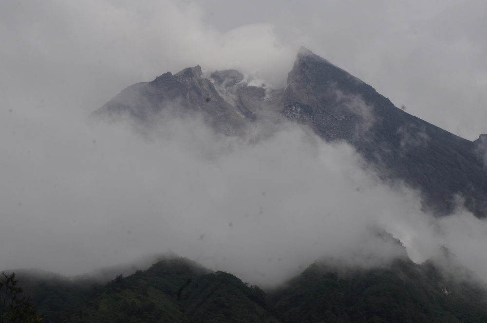 Indonesia’s Mount Merapi erupts multiple times, 250 evacuate | The ...