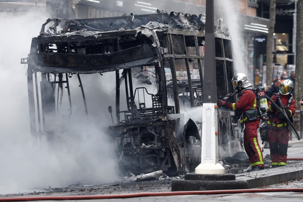 Burning bus sends clouds of black smoke into Paris sky: Reuters witness ...