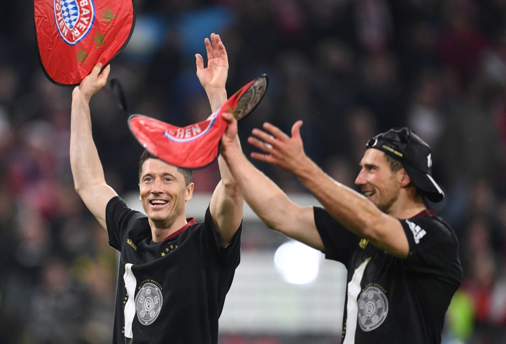 Bayern Munich win 10th straight league title after beating Dortmund ...