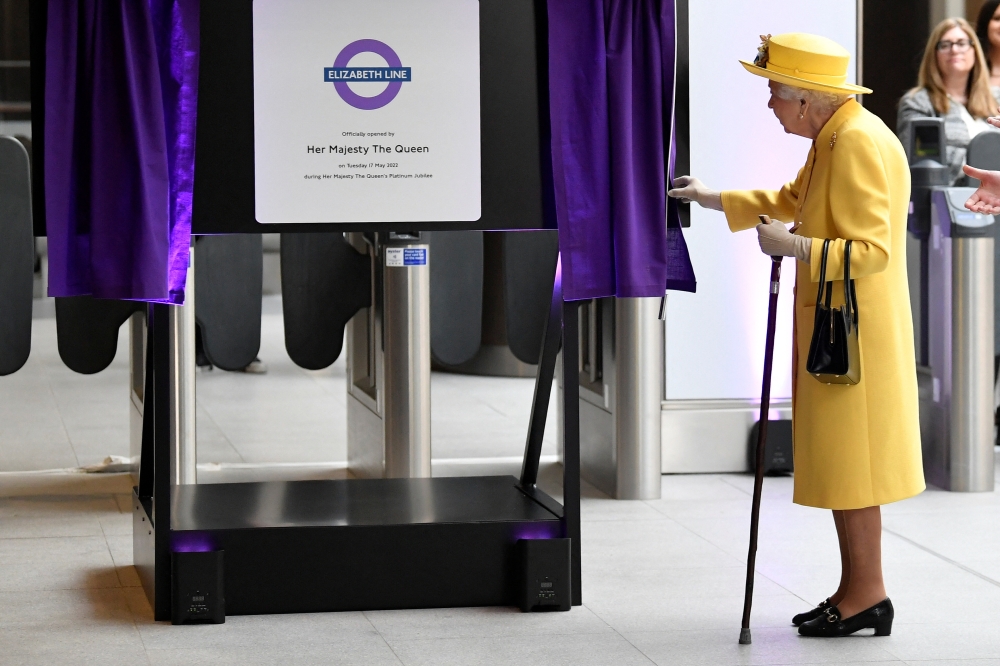 Britain's Queen Elizabeth attends opening of London Tube line | The ...