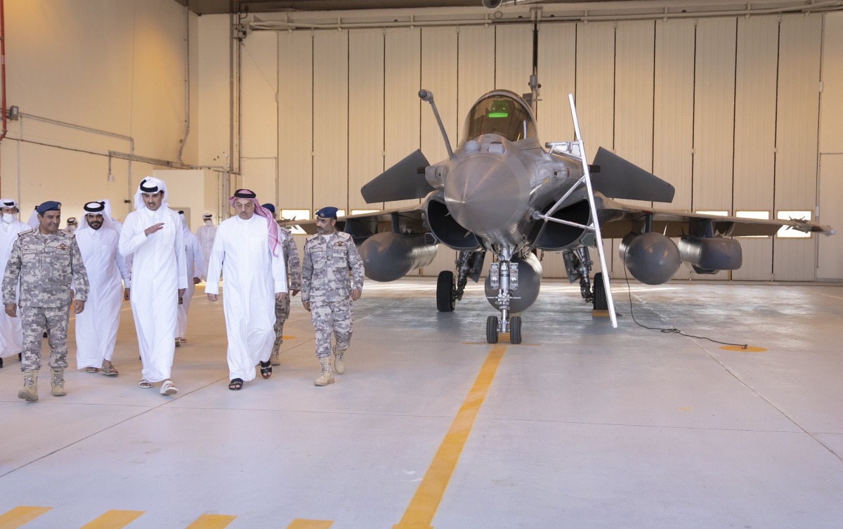 Amir attends arrival of Eurofighter Typhoon aircraft | The Peninsula Qatar