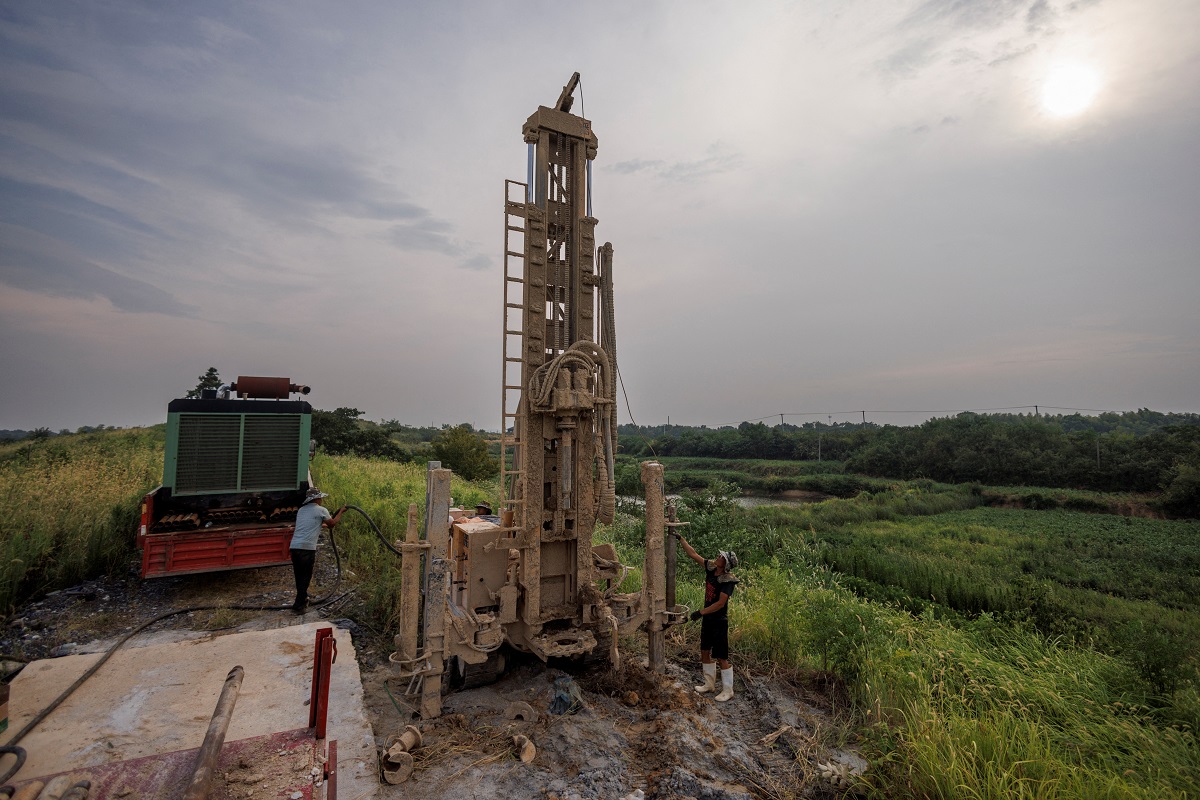 Chinese drillers work 15-hour days building wells in drought-hit ...
