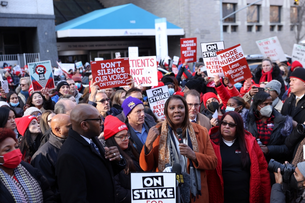 More than 7,000 nurses go on strike in New York City | The Peninsula Qatar