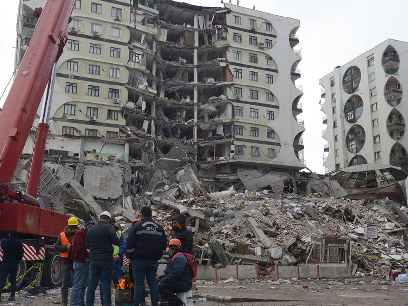 Qatar community donates clothing, food to Turkiye-Syria quake victims ...