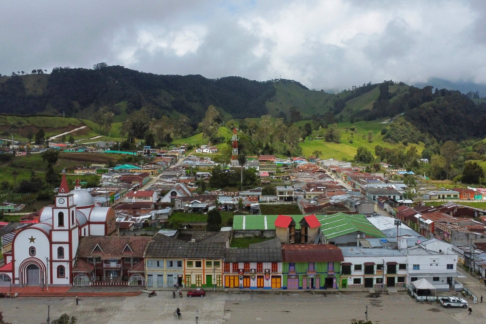 As Colombian volcano rumbles to life, villagers resist evacuation | The ...