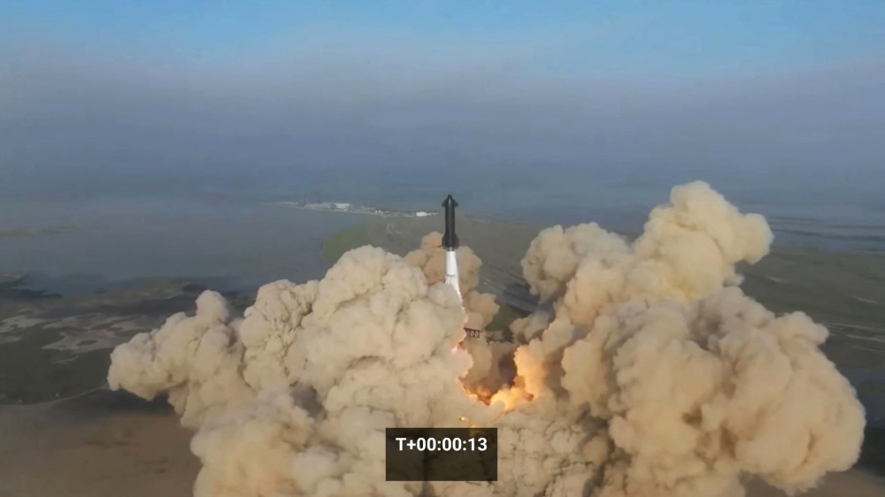 SpaceX giant rocket fails minutes after launching from Texas | The ...