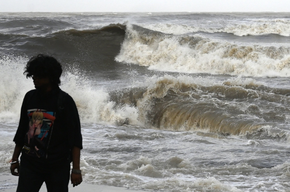 Thousands evacuated in India and Pakistan as Cyclone Biparjoy ...