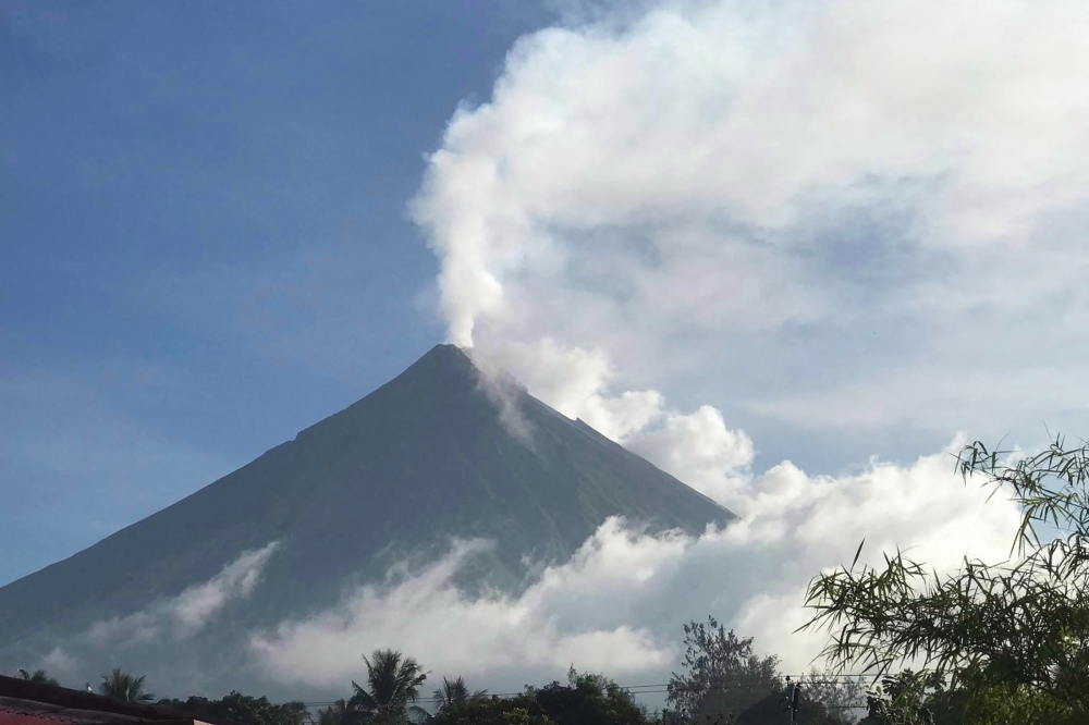 Lengthy crisis expected as Philippine volcano's eruption likely to last ...