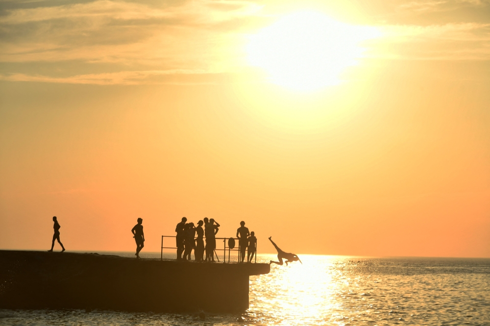 France heatwave sets another late-summer temperature record | The ...