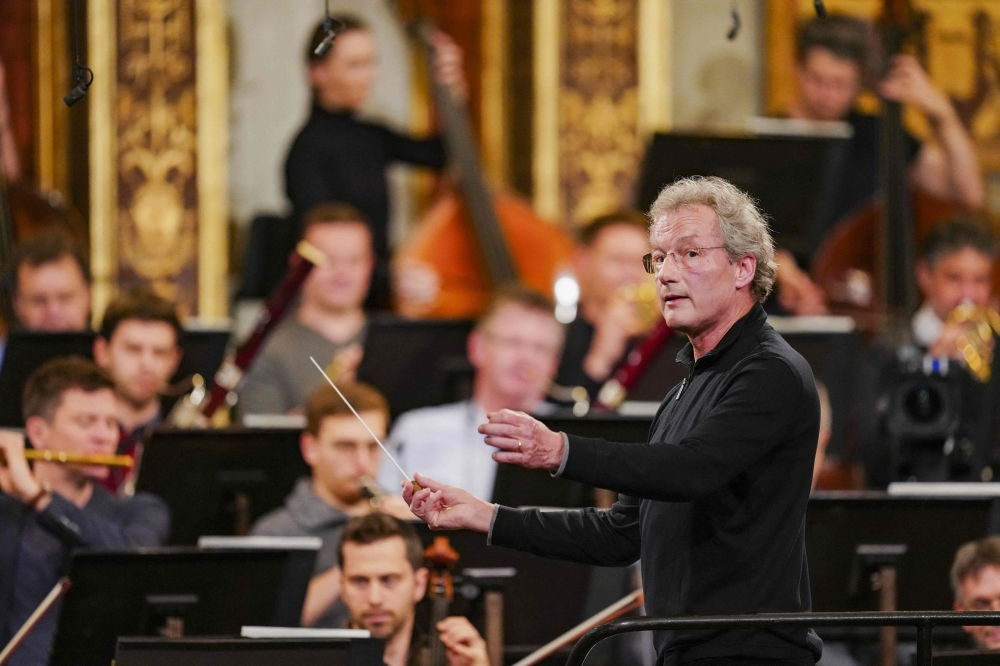 Conductor Welser-Moest withdraws from concerts due to cancer treatment ...