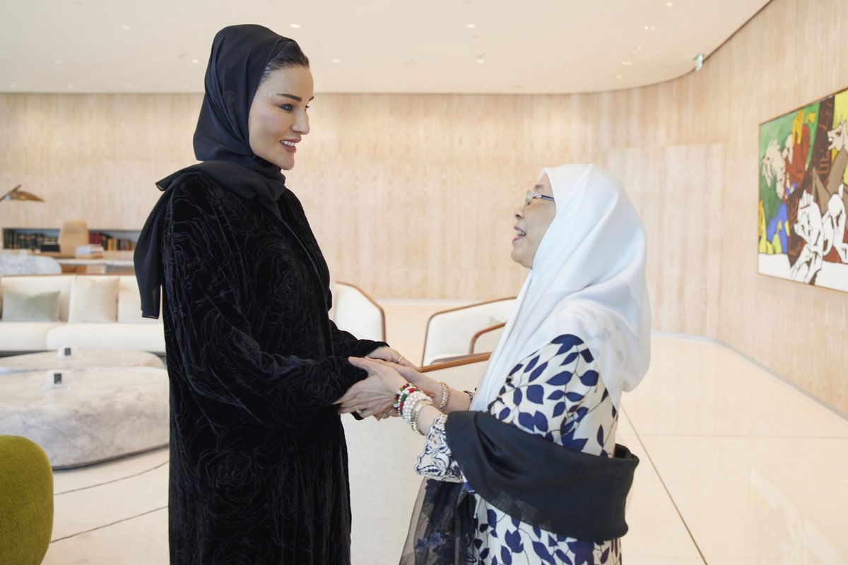 Sheikha Moza meets Consort of Malaysia's Prime Minister | The Peninsula ...