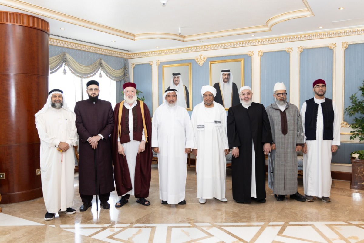 Awqaf Minister meets visiting scholars | The Peninsula Qatar