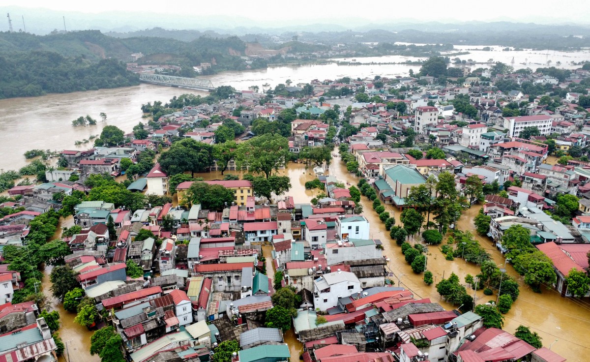 Bridge collapses as more rain falls in Vietnam and storm deaths rise to ...