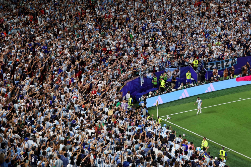 Argentina beat Algeria 3-0 as Messi ties World Cup goals record | The ...
